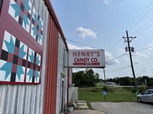 HENRY’S CANDY - Updated July 2025 - 10 Photos - 21172 K15 Hwy, Dexter ...
