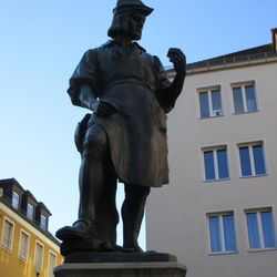 PETER-HENLEIN-BRUNNEN - 13 Photos - Hefnersplatz, Nürnberg, Bayern ...