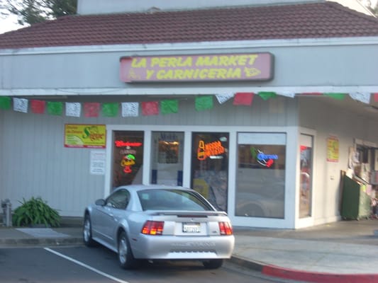 LA PERLA MARKET - 6650 Commerce Blvd, Rohnert Park, California ...