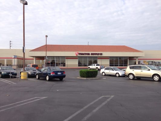 TRACTOR SUPPLY - Updated December 2025 - 15 Photos & 24 Reviews - 360 S ...