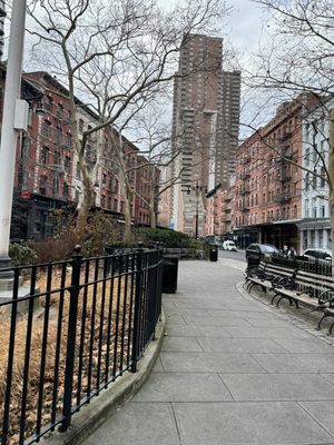 DUANE PARK - Updated December 2025 - 31 Photos - Hudson St And Duane St ...