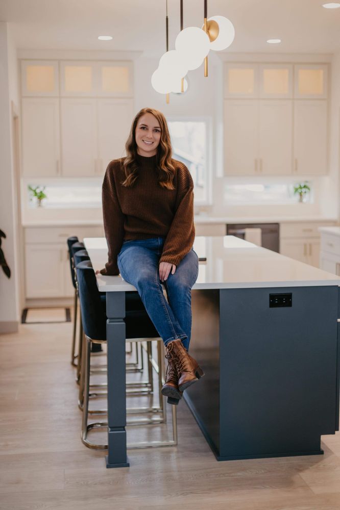 AMANDA BOGENSCHUTZ - RE MAX 24 7 REAL ESTATE - Updated April 2025 ...