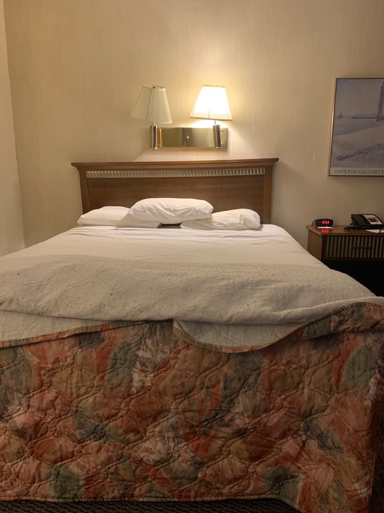 GATEWAY INN - 20 Photos & 38 Reviews - Hotels - 1780 Sunrise Hwy ...