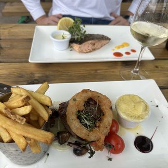 GOOSERS BAR & RESTAURANT - Updated December 2025 - 16 Photos & 11 ...