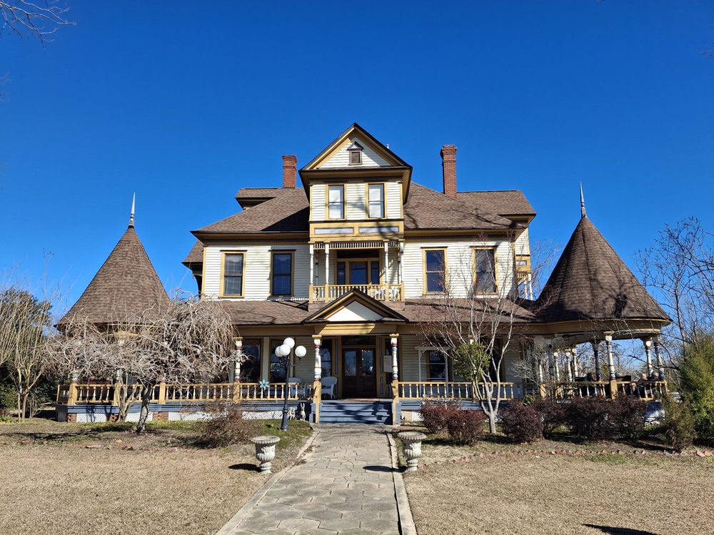 THE COLEMAN HOUSE INN - Updated January 2025 - 323 N Main St ...