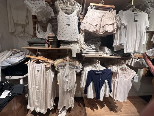 BRANDY MELVILLE - Updated October 2025 - 284 Newbury St, Boston ...