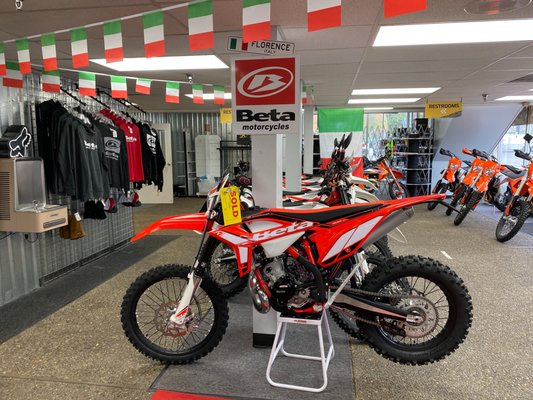 BOB LANPHERE’S BEAVERTON MOTORCYCLES - Updated May 2025 - 159 Photos ...