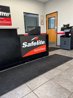 SAFELITE AUTOGLASS - Updated June 2026 - 93 Photos & 296 Reviews - 2055 ...