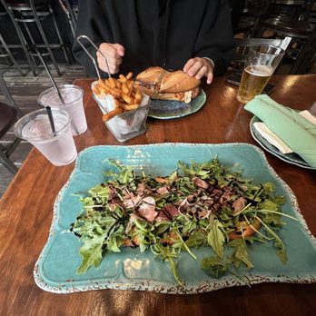 SHORE HOUSE TAVERN - Updated January 2026 - 143 Photos & 78 Reviews ...