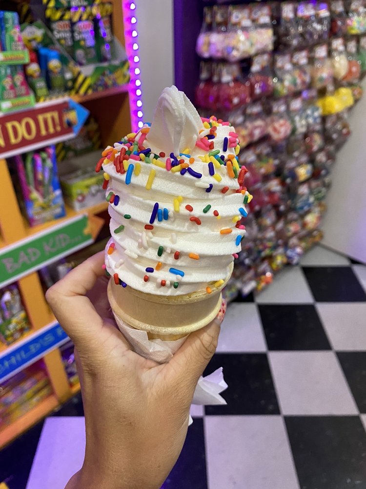 CHOCOLATE DROP CANDY SHOPPE - 33 Photos & 18 Reviews - 35 Main St ...