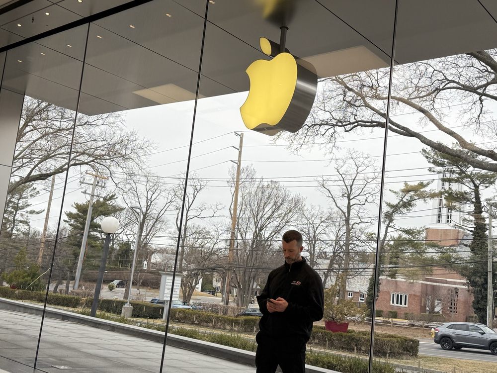 APPLE STORE - MANHASSET - Updated October 2025 - 73 Photos & 245 ...