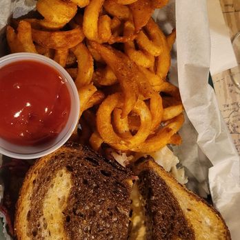 MONTEREY PUB - Updated January 2026 - 136 Photos & 181 Reviews - 1227 ...