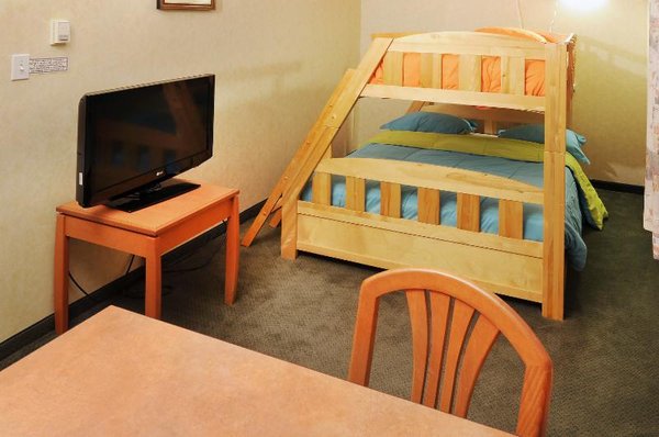 ROSSLYN INN & SUITES - Updated November 2024 - 10 Photos - 13620 97 St ...