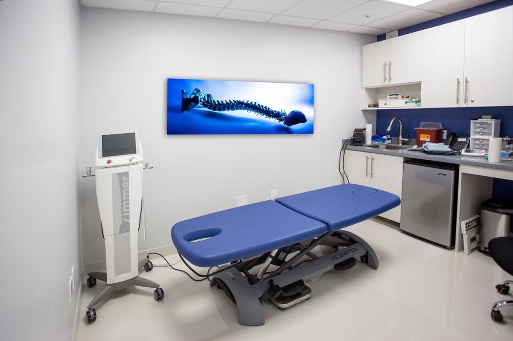 HOLLYWOOD CHIROPRACTIC CLINIC - 13 Photos - 2415 Hollywood Blvd ...