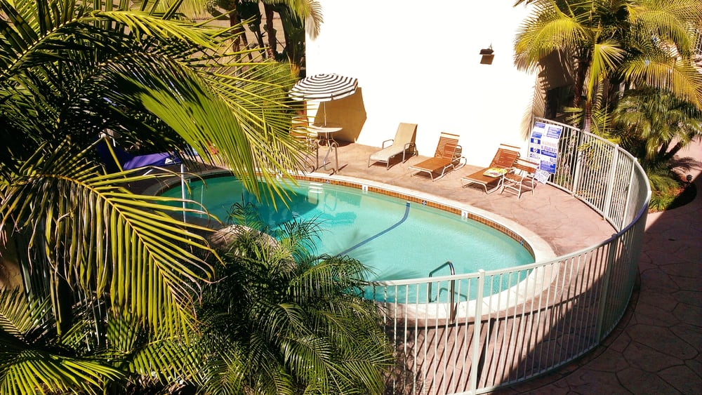 VISTA CAPRI EAST APARTMENTS - 32 Photos - 4666 63rd St, San Diego ...