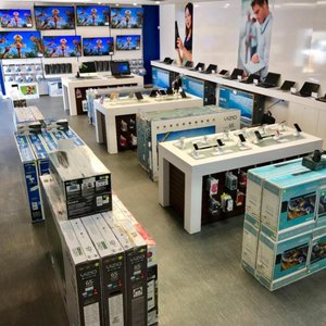 APPLE CHINOOK CENTRE - Updated August 2025 - 64 Reviews - 6455 Macleod ...