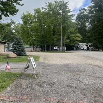 CARDINAL CENTER CAMPGROUND - Updated October 2025 - 15 Photos & 13 ...