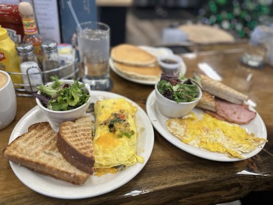 COURTYARD CAFE DELLS - Updated December 2025 - 59 Photos & 44 Reviews ...