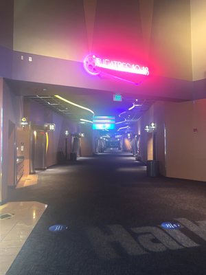 HARKINS THEATRES NORTHFIELD 18 - Updated May 2024 - 43 Photos & 184 ...