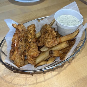 COMMON PUB - Updated January 2026 - 147 Photos & 94 Reviews - 5440 Cass ...