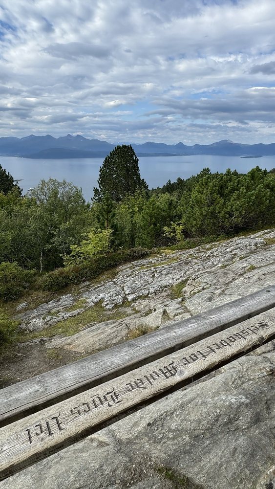 VARDEN VIEWPOINT - Updated July 2024 - Vardevegen 185, Molde, Norway ...