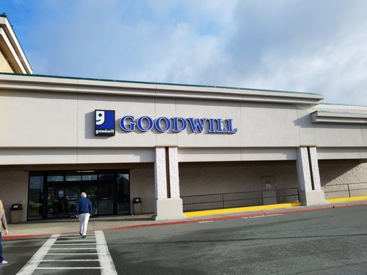 SOUTHERN OREGON GOODWILL - Updated May 2026 - 10 Photos & 39 Reviews ...