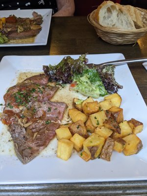 LE REFUGE - Updated July 2025 - 19 Photos & 28 Reviews - 72 rue Lamarck ...
