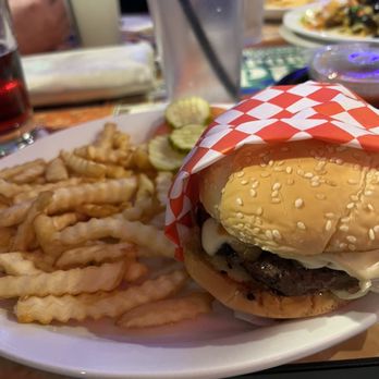 THRASHERS PUB & BROILER - Updated August 2024 - 112 Photos & 194 ...