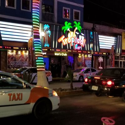 TROPIC’S BAR - Updated October 2025 - 20 Photos & 22 Reviews - Flores ...