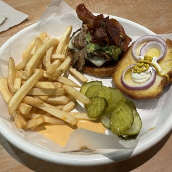 MONSOON BURGER - Updated October 2024 - 728 Photos & 748 Reviews - 4740 ...