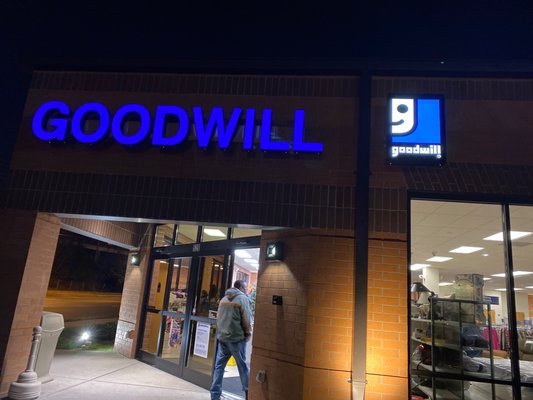 GOODWILL STORE AND DONATION CENTER - Updated August 2025 - 11 Photos ...