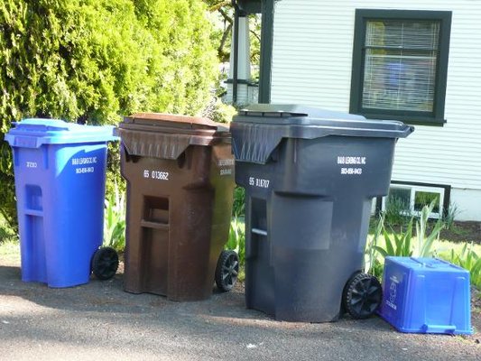 OREGON CITY GARBAGE - Updated January 2026 - 20 Photos - 820 7th St ...