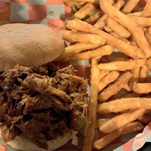 THE TAVERN ON MAIN - Updated November 2024 - 61 Photos & 144 Reviews ...