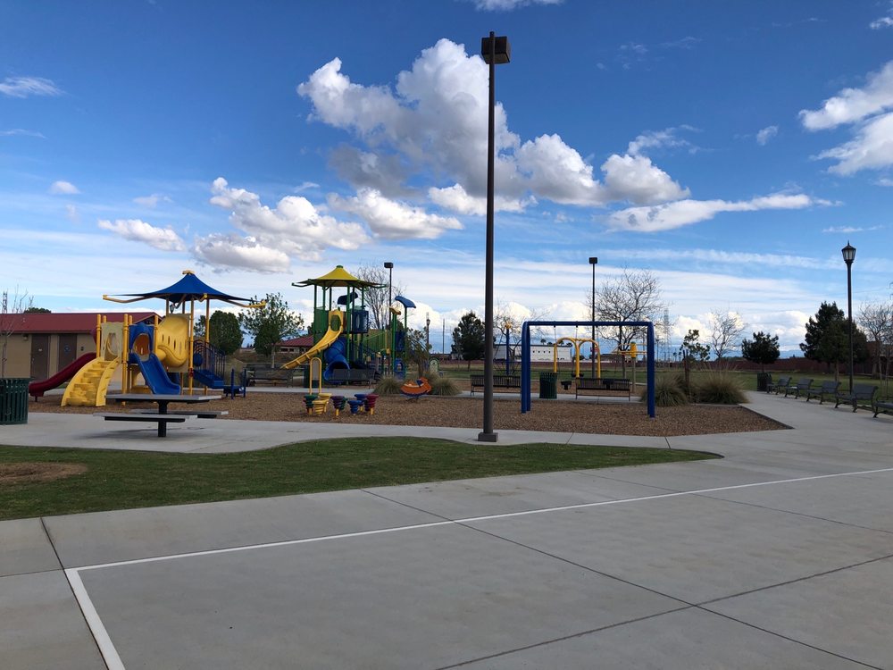 RIVERLAKES RANCH COMMUNITY PARK - 36 Photos - 3825 Riverlakes Dr ...