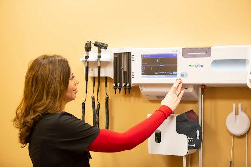 SOLVERA HEALTH - Updated December 2025 - 21 Photos - 3525 N University ...