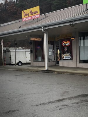 BUTLER DOG HOUSE - Updated December 2025 - 16 Photos & 20 Reviews - 300 ...