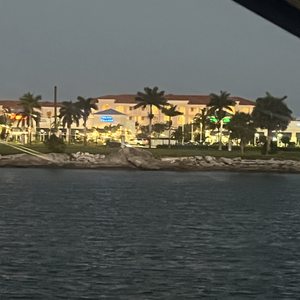 ISLAND PIG AND FISH - 44 Photos & 20 Reviews - 835 Seaway Dr, Fort ...