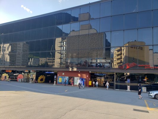 BAHNHOF VISP - Updated April 2024 - 18 Photos - Bahnhofplatz 1, Visp ...