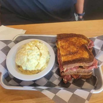 HOPS & HOGS COUNTRY SMOKEHOUSE - Updated June 2025 - 155 Photos & 90 ...