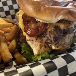 THE SHERIFF BURGER - Updated July 2025 - 110 Photos & 117 Reviews ...