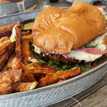 DIVIDED SKY TAVERN - Updated April 2025 - 443 Photos & 345 Reviews ...