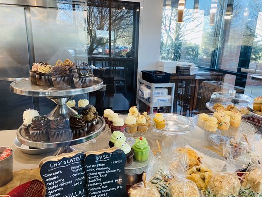 SWEETLY BAKED - 39 Photos & 55 Reviews - 680 Hawthorne Ave SE, Salem ...