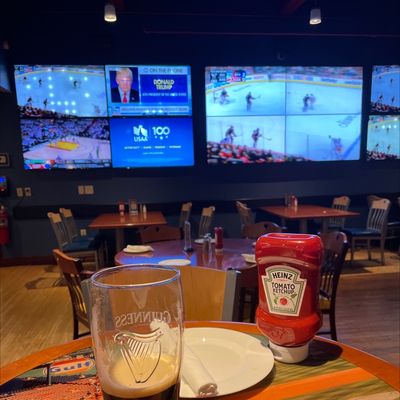 SCOREBOARD SPORTS BAR AND GRILL - Updated October 2025 - 126 Photos ...