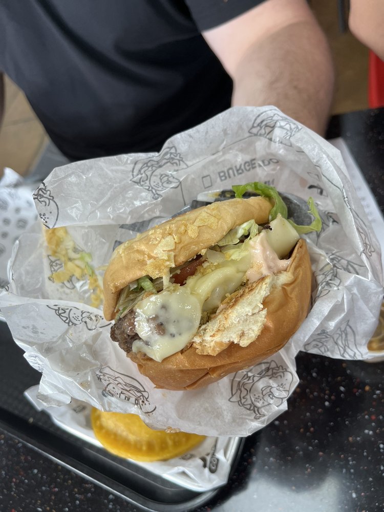 JUNIOR COLOMBIAN BURGER - Updated October 2024 - 208 Photos & 213 ...