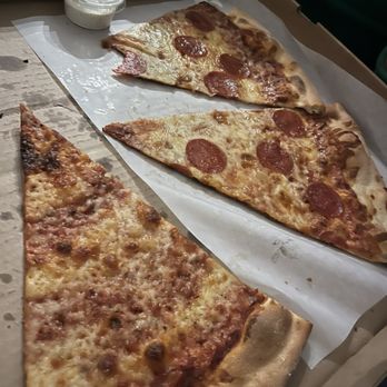 DEMO’S PIZZERIA & DELI - Updated December 2025 - 213 Photos & 335 ...