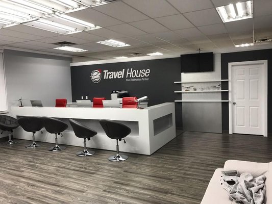 TRAVEL HOUSE - Updated August 2025 - 13 Photos - 7958 Schaefer Rd ...