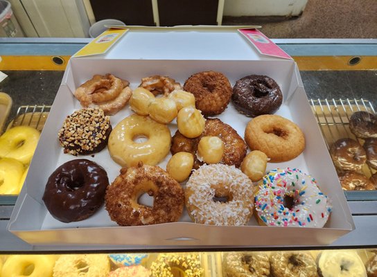 DIP-A-DEE DONUTS - Updated January 2026 - 22 Photos & 39 Reviews - 1376 ...