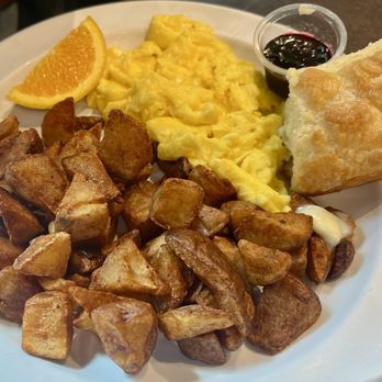 LUDI’S RESTAURANT & LOUNGE - Updated July 2024 - 692 Photos & 287 ...