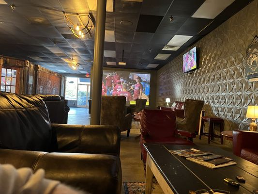 LEAF & BARREL CIGAR AND BOURBON LOUNGE - Updated October 2025 - 401 ...