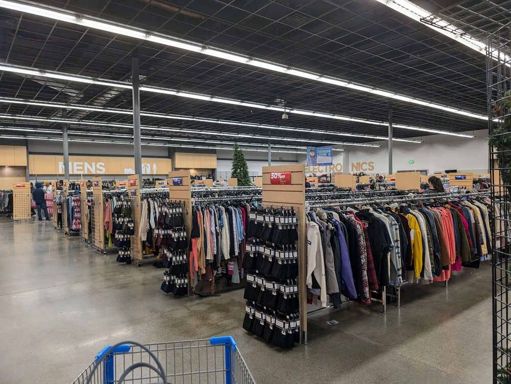 GOODWILL - Updated December 2025 - 15 Photos & 52 Reviews - 3121 S 38th ...